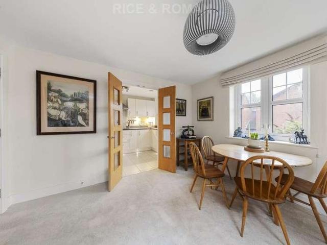 2 bed property for sale