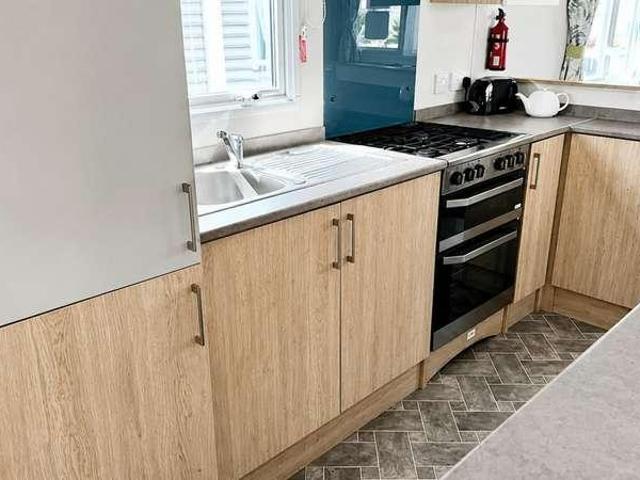 2 bed property for sale