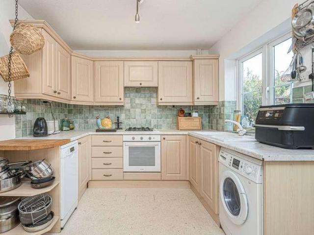 2 bed property for sale