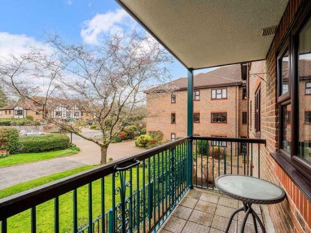 2 bed property for sale