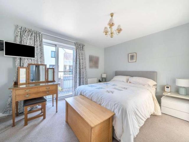 2 bed property for sale