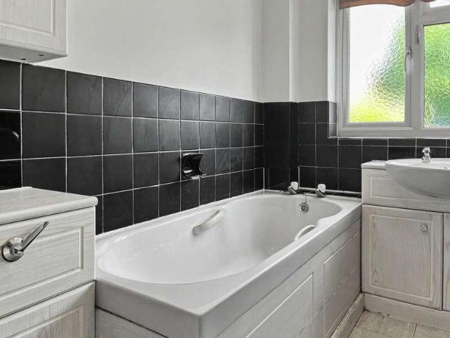 2 bed property for sale