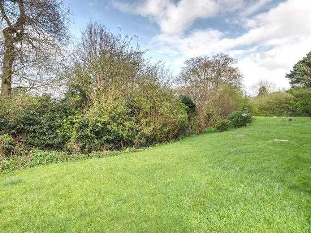 2 bed property for sale