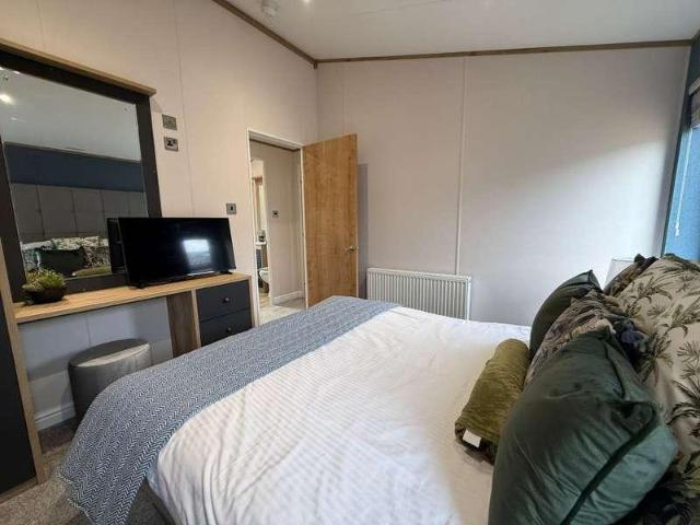 2 bed property for sale