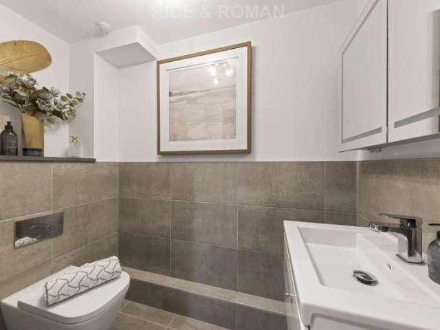 2 bed property for sale