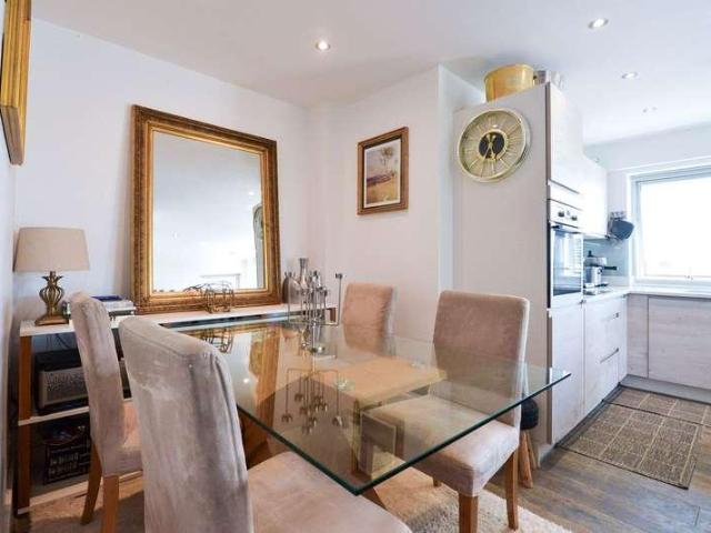 2 bed property for sale