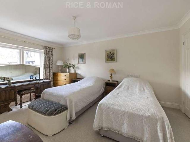 2 bed property for sale