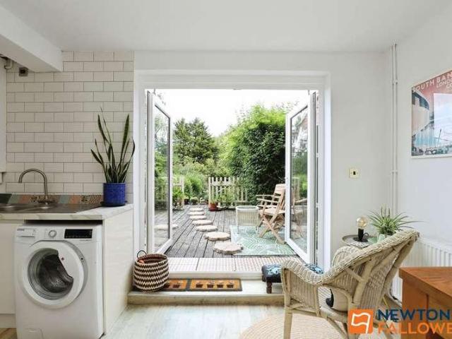2 bed property for sale