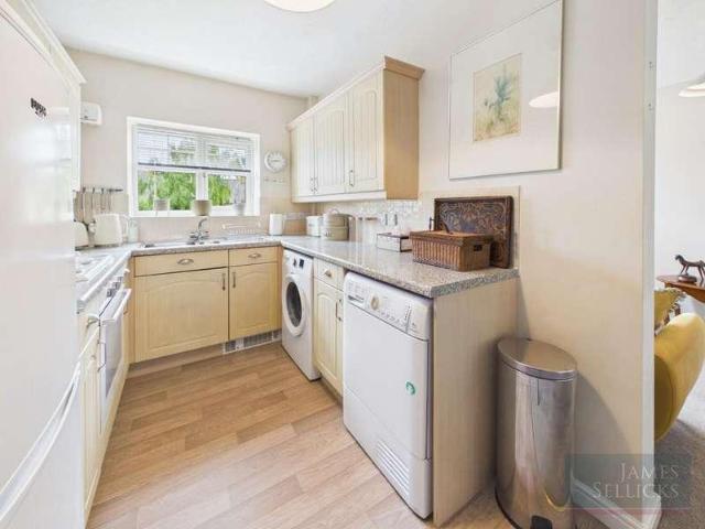 2 bed property for sale