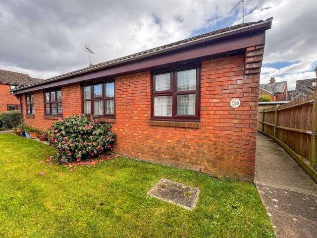 2 bed house for sale