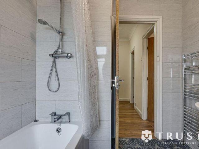 2 bed property for sale