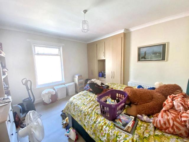 2 bed property for sale