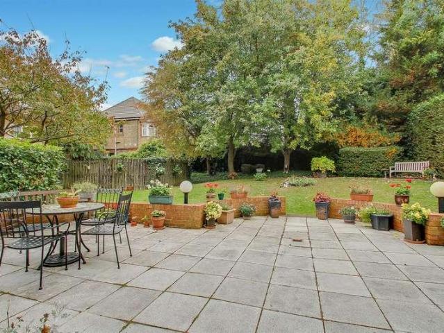 2 bed property for sale