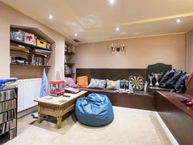 2 bed property for sale