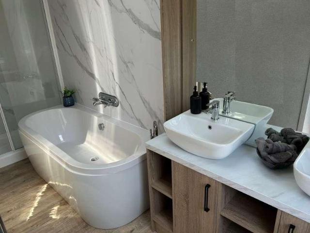 2 bed property for sale