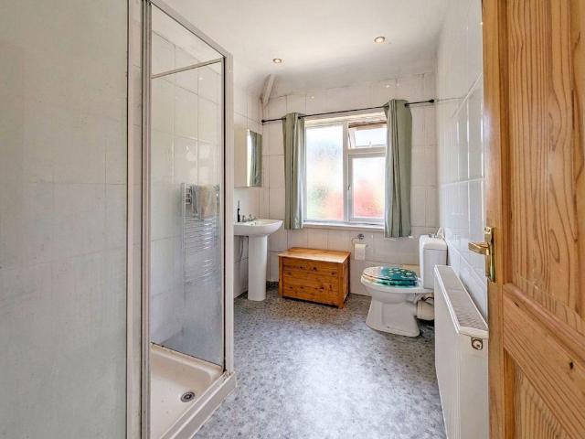2 bed property for sale