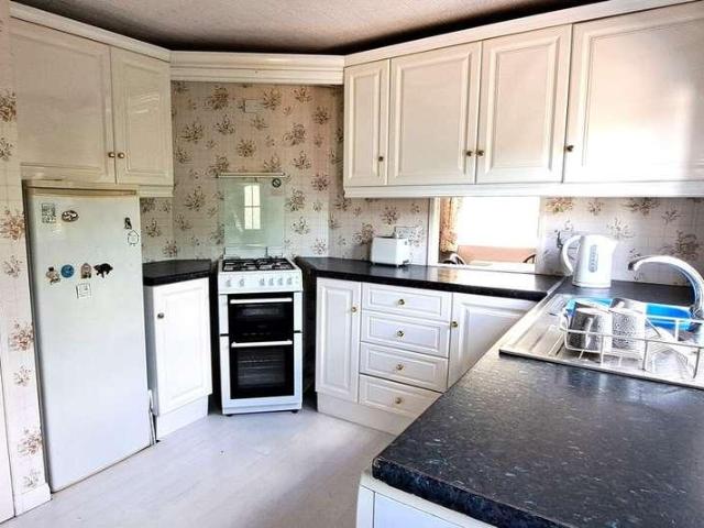 2 bed property for sale