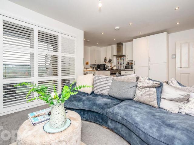 2 bed property for sale