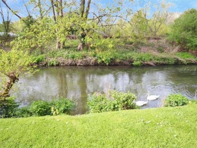 2 bed property for sale