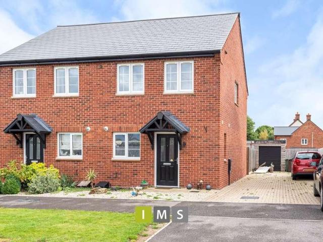 2 bed property for sale