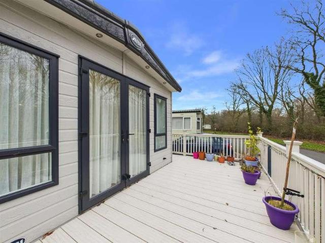 2 bed property for sale