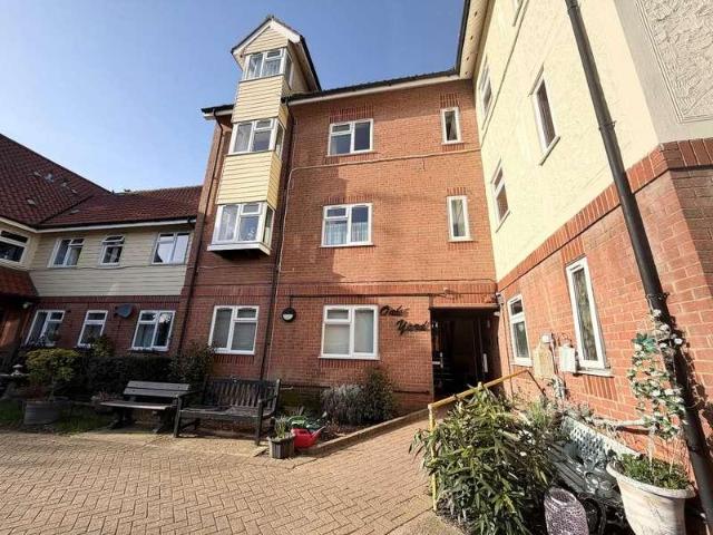 2 bed property for sale