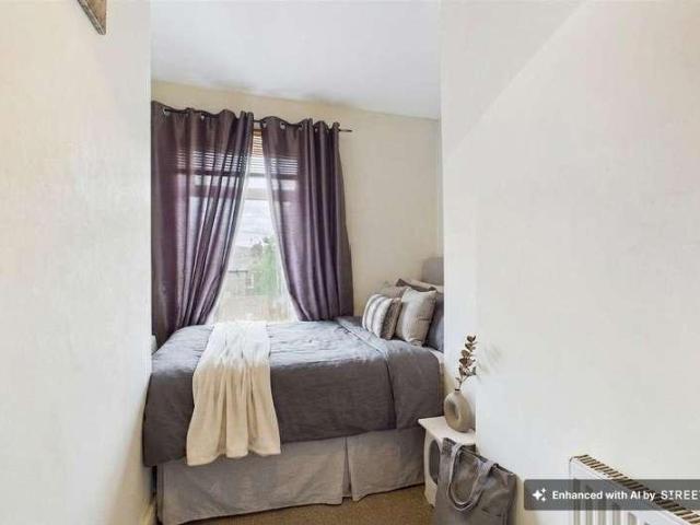 2 bed property for sale