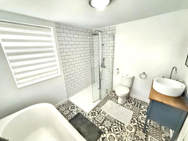 2 bed property for sale
