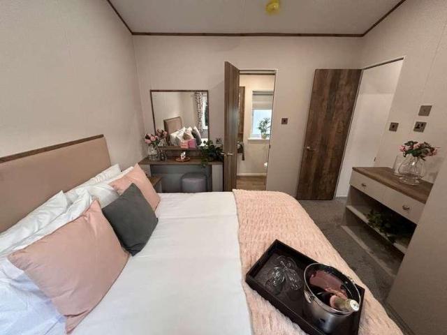2 bed property for sale