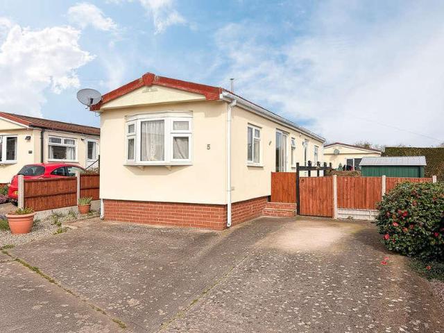 2 bed property for sale