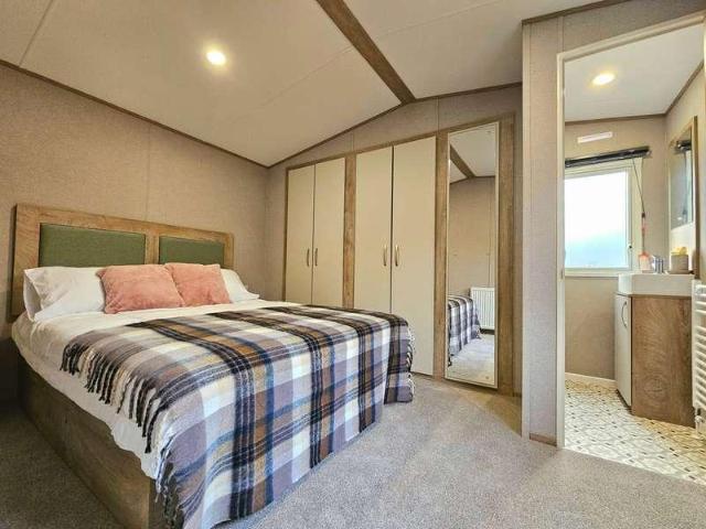 2 bed property for sale