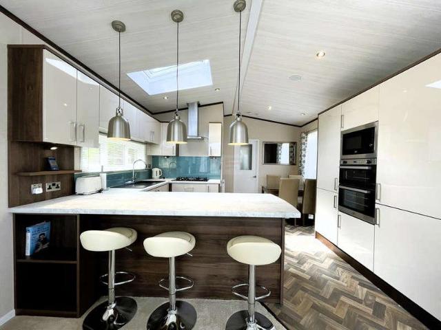 2 bed property for sale
