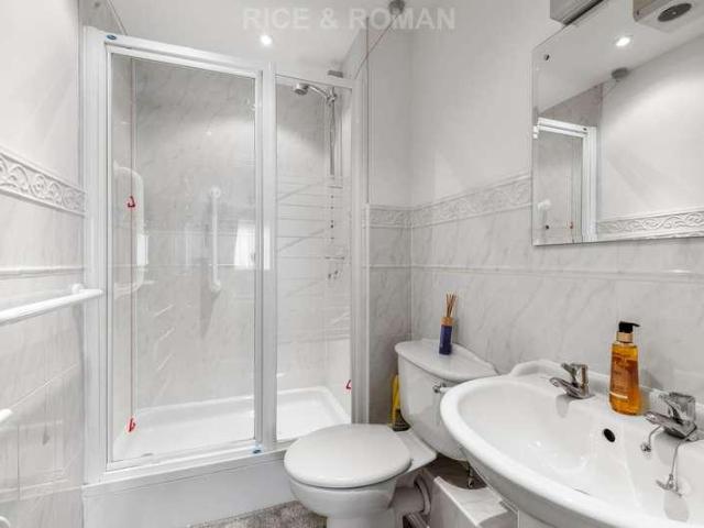 2 bed property for sale