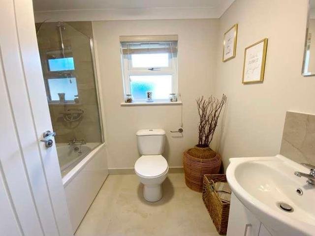 2 bed property for sale