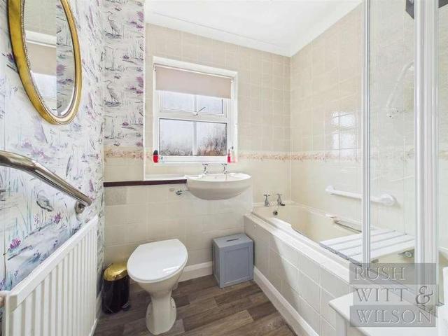 2 bed property for sale