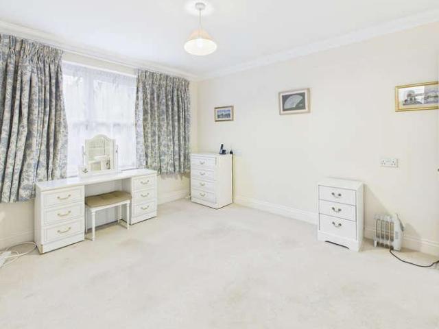 2 bed property for sale