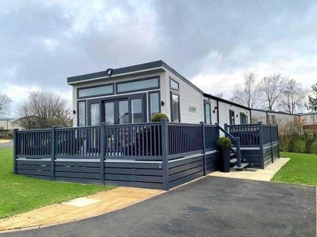 2 bed property for sale
