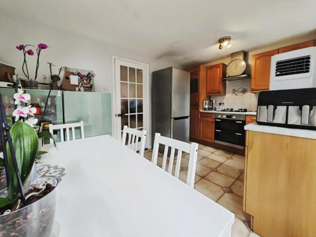 2 bed property for sale