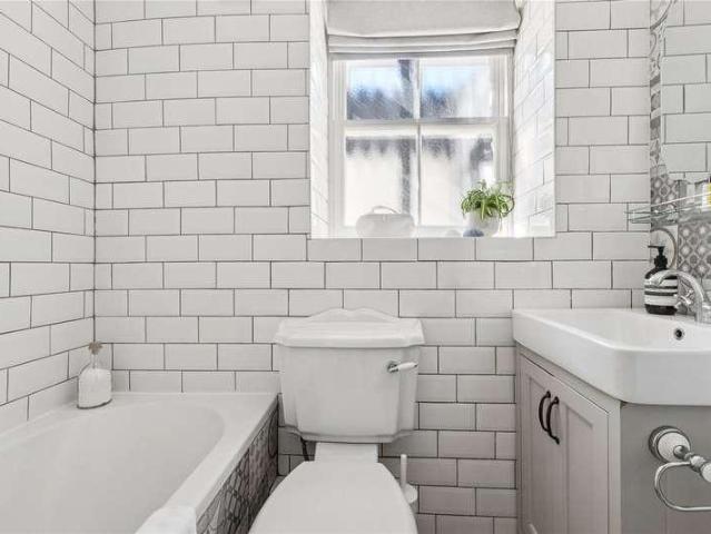 2 bed property for sale