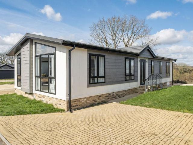 2 bed property for sale