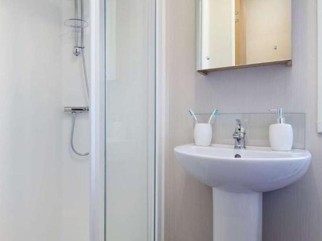 2 bed property for sale