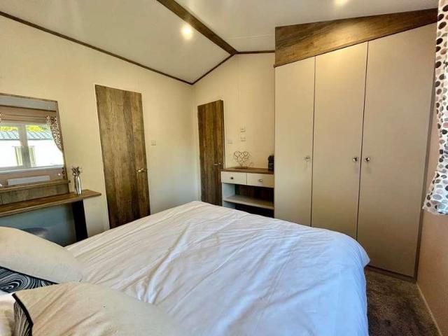2 bed property for sale