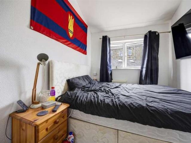 2 bed property for sale