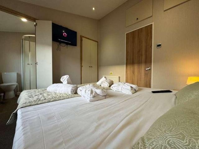 2 bed property for sale