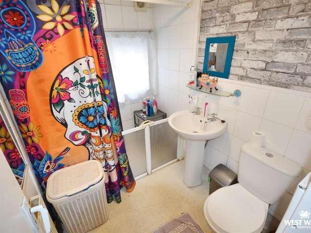 2 bed property for sale