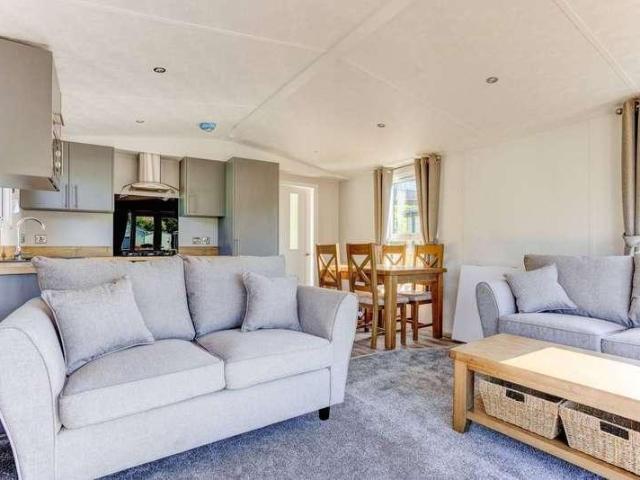 2 bed property for sale