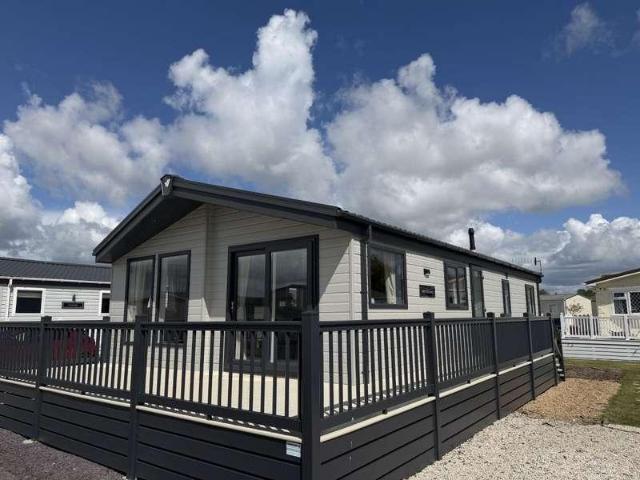 2 bed property for sale