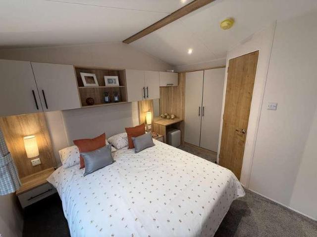 2 bed property for sale