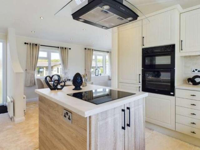 2 bed property for sale
