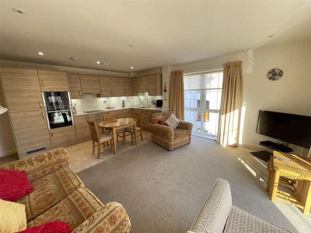 2 bed property for sale